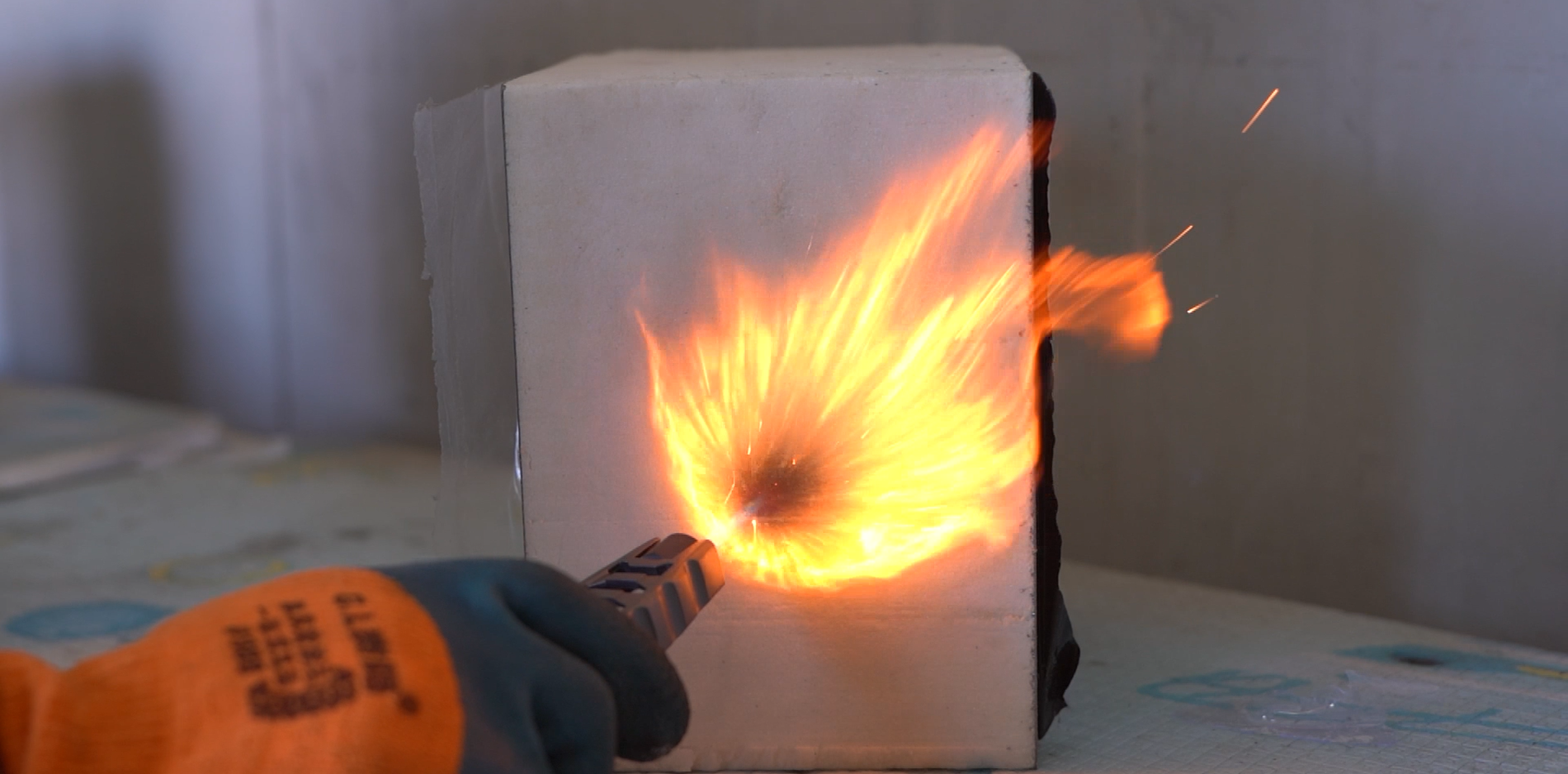 Fire resistance of sandwich panels - DONGAN